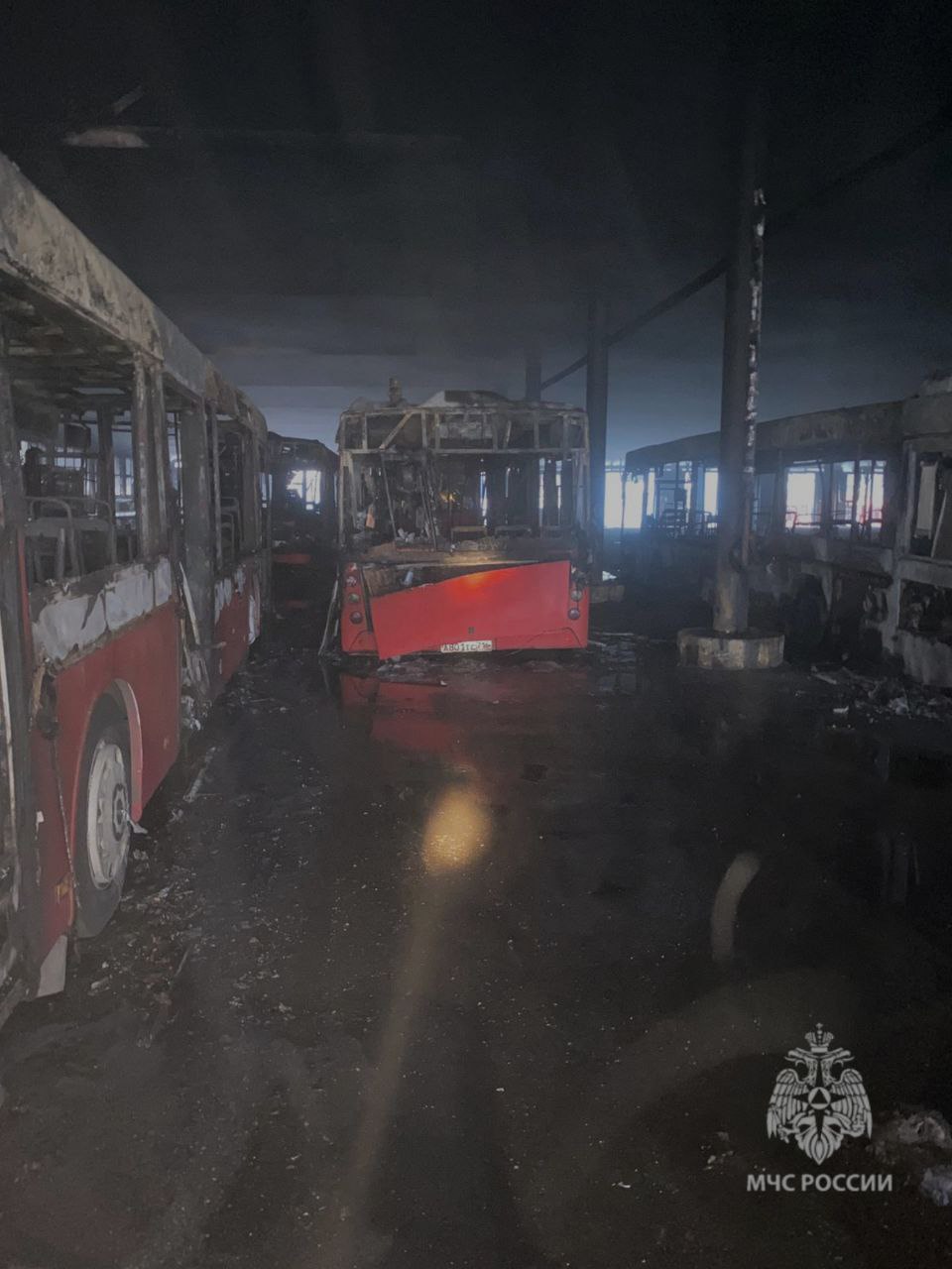 Ночью в Казани сгорело сразу пять автобусов - e-Kazan.ru