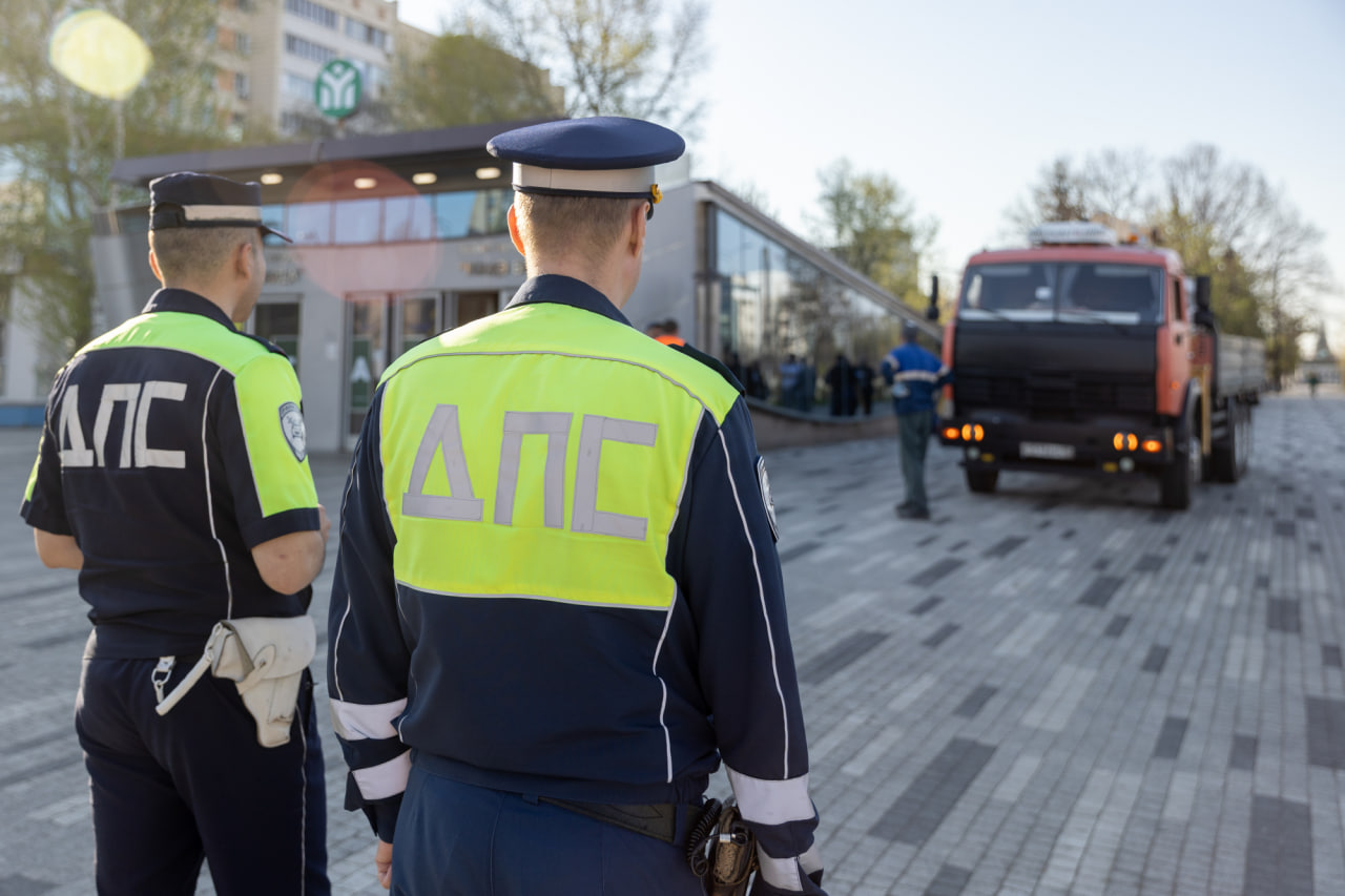 В Казани начали эвакуировать неправильно припаркованные электросамокаты ...